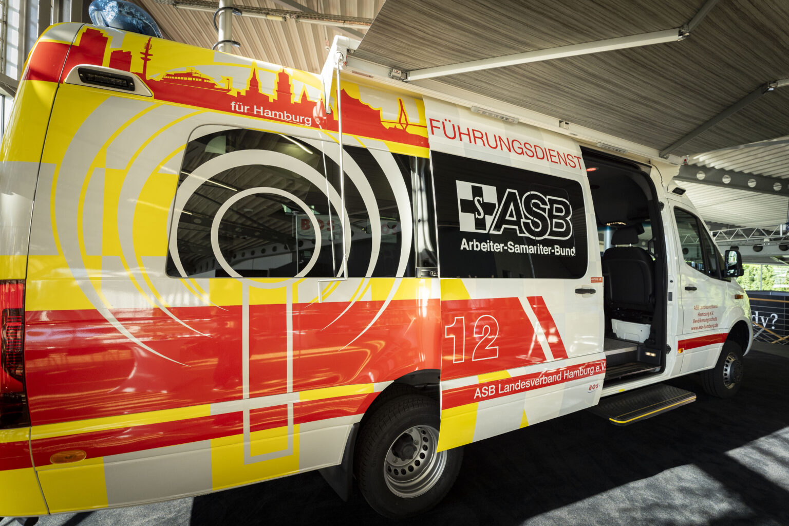 PW AG spendet für Einsatzleitwagen des ASB Hamburg » PW AG